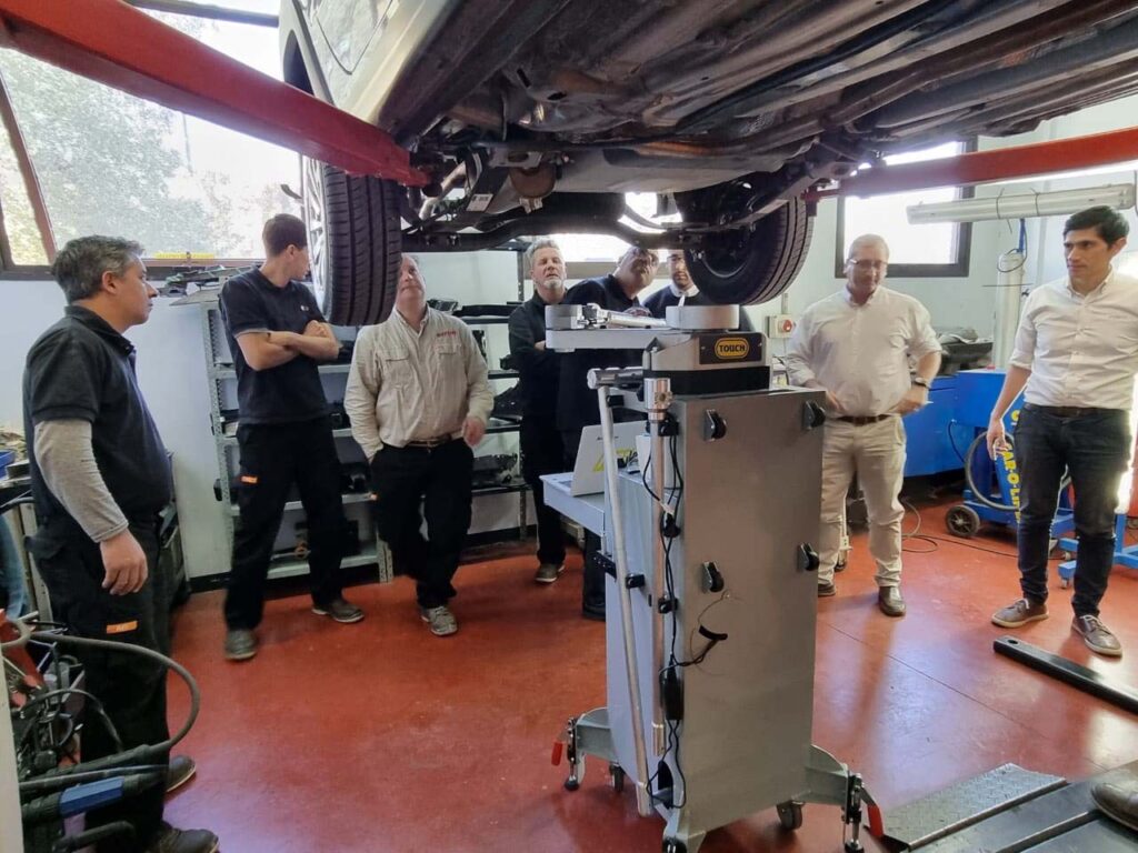 Capacitación del Medidor Electrónico Touch en CESVI Argentina - EMYVEC ...